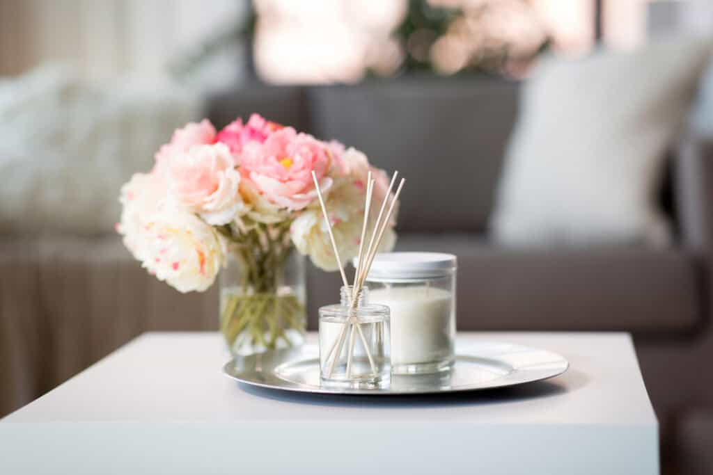 How to Make Your Home Smell Like a 5-Star Hotel Bydeannyd