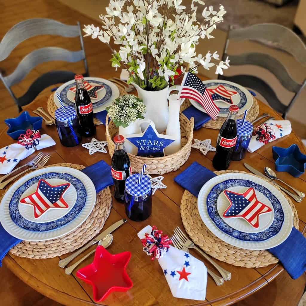 Memorial Day Tablescapes: 20+ Easy Patriotic Setups - Bydeannyd