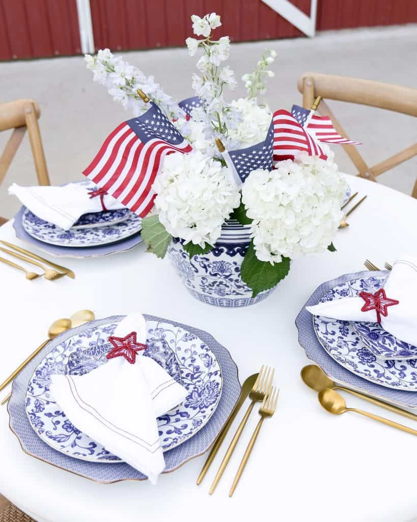 Memorial Day Tablescapes: 20+ Easy Patriotic Setups - Bydeannyd