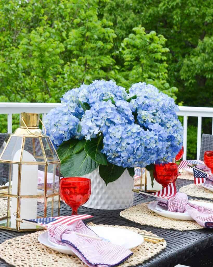 Memorial Day Tablescapes: 20+ Easy Patriotic Setups - Bydeannyd