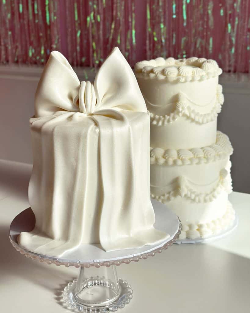 30+ Chic & Elegant Birthday Cake Designs To Try - Bydeannyd