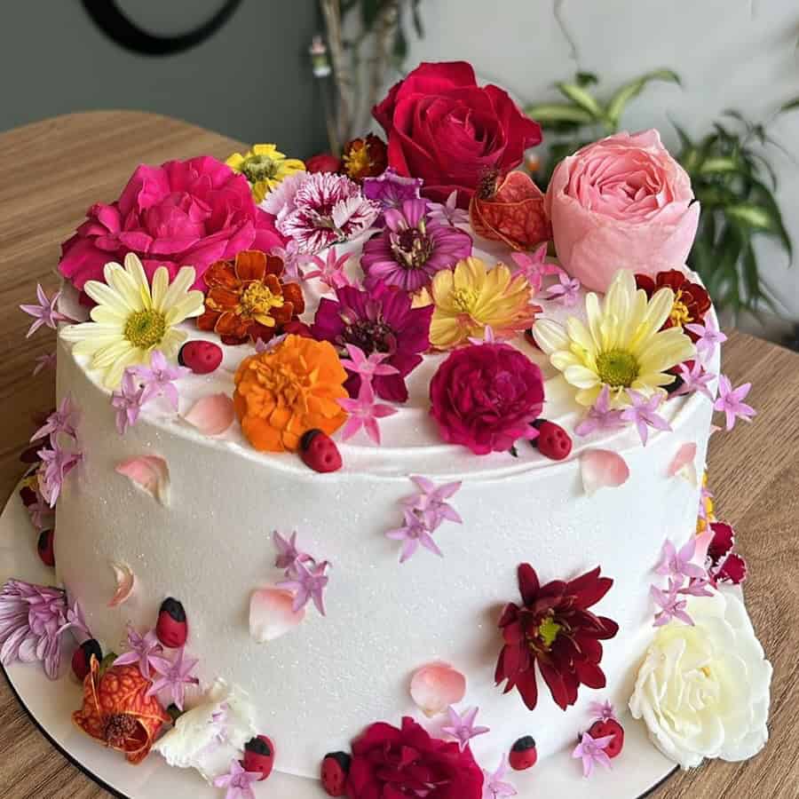 30+ Chic & Elegant Birthday Cake Designs To Try - Bydeannyd