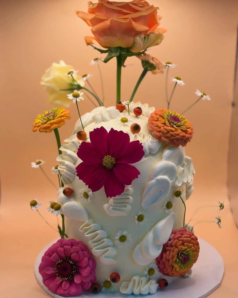 30+ Chic & Elegant Birthday Cake Designs To Try - Bydeannyd