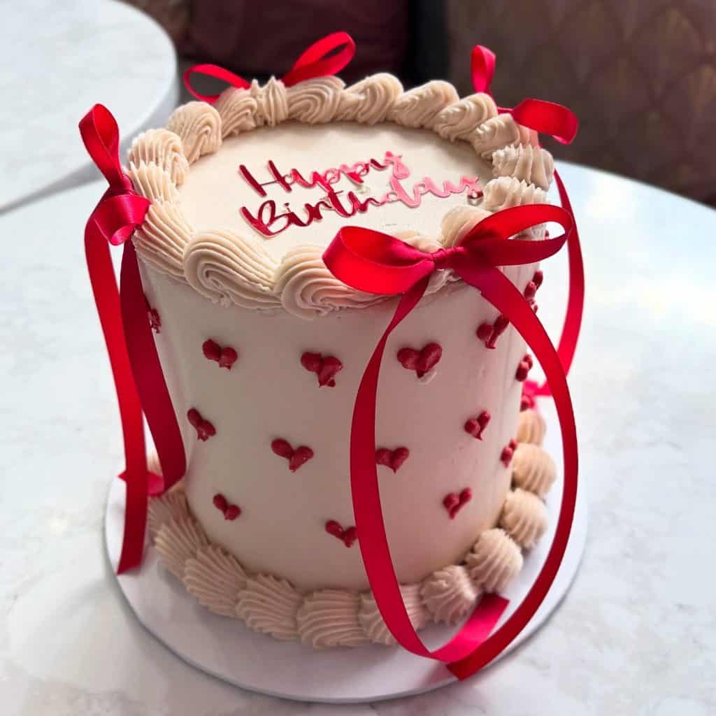 30+ Chic & Elegant Birthday Cake Designs To Try - Bydeannyd